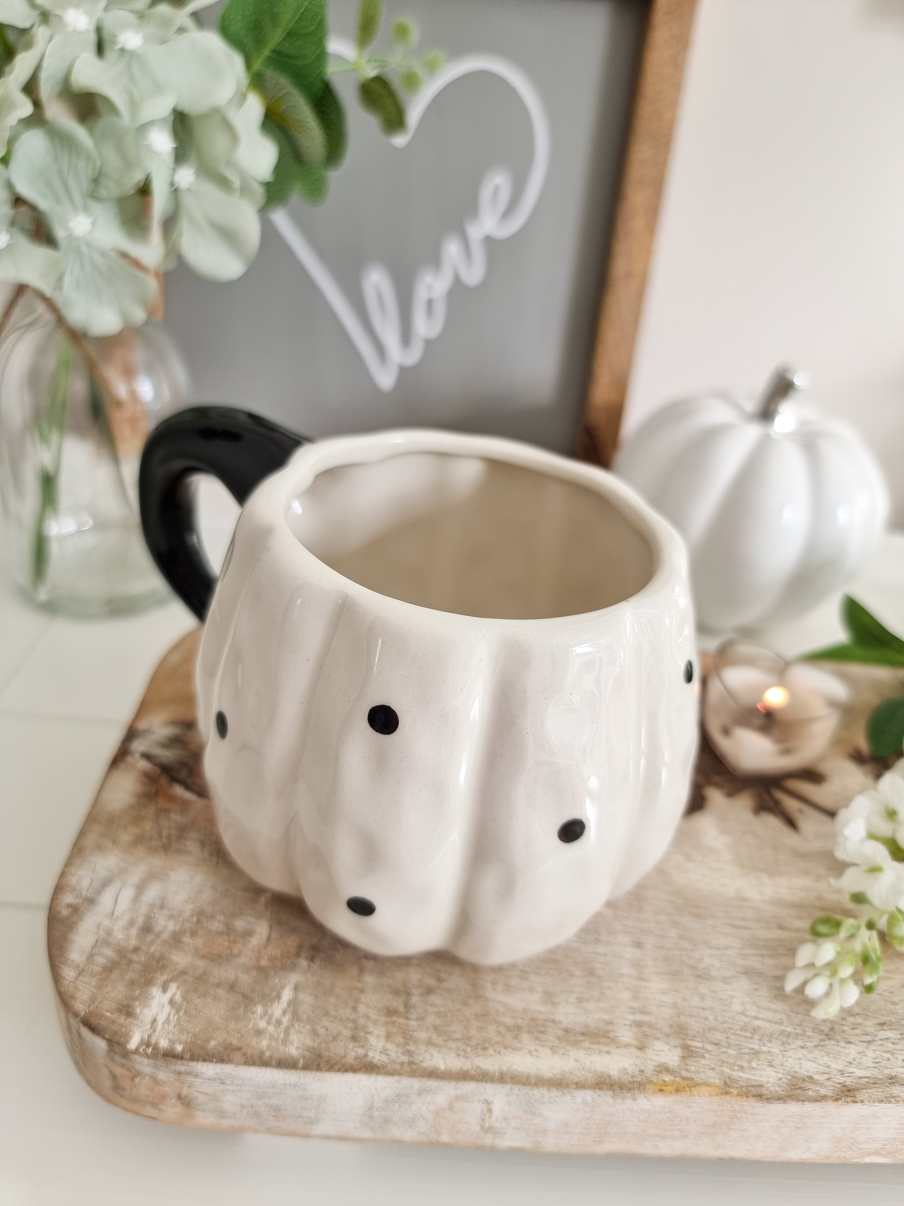 White & Black Spotty Pumpkin Mug – Peony Blossom Interiors